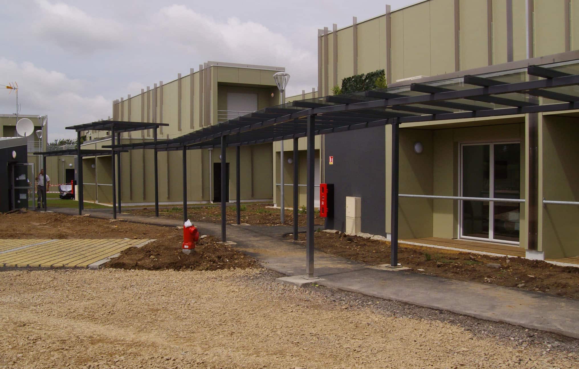 Covered walkway - Steel and glass - Transparent roof - Model GP80
