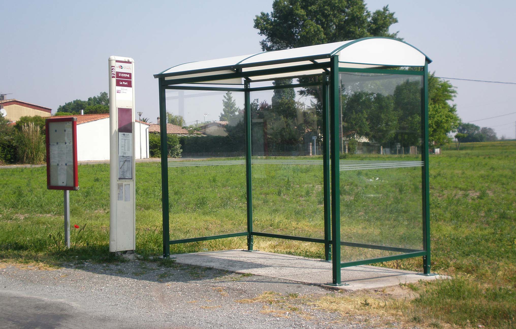 Abri bus et cars - Protection pluie - Modèle Bellecombe
