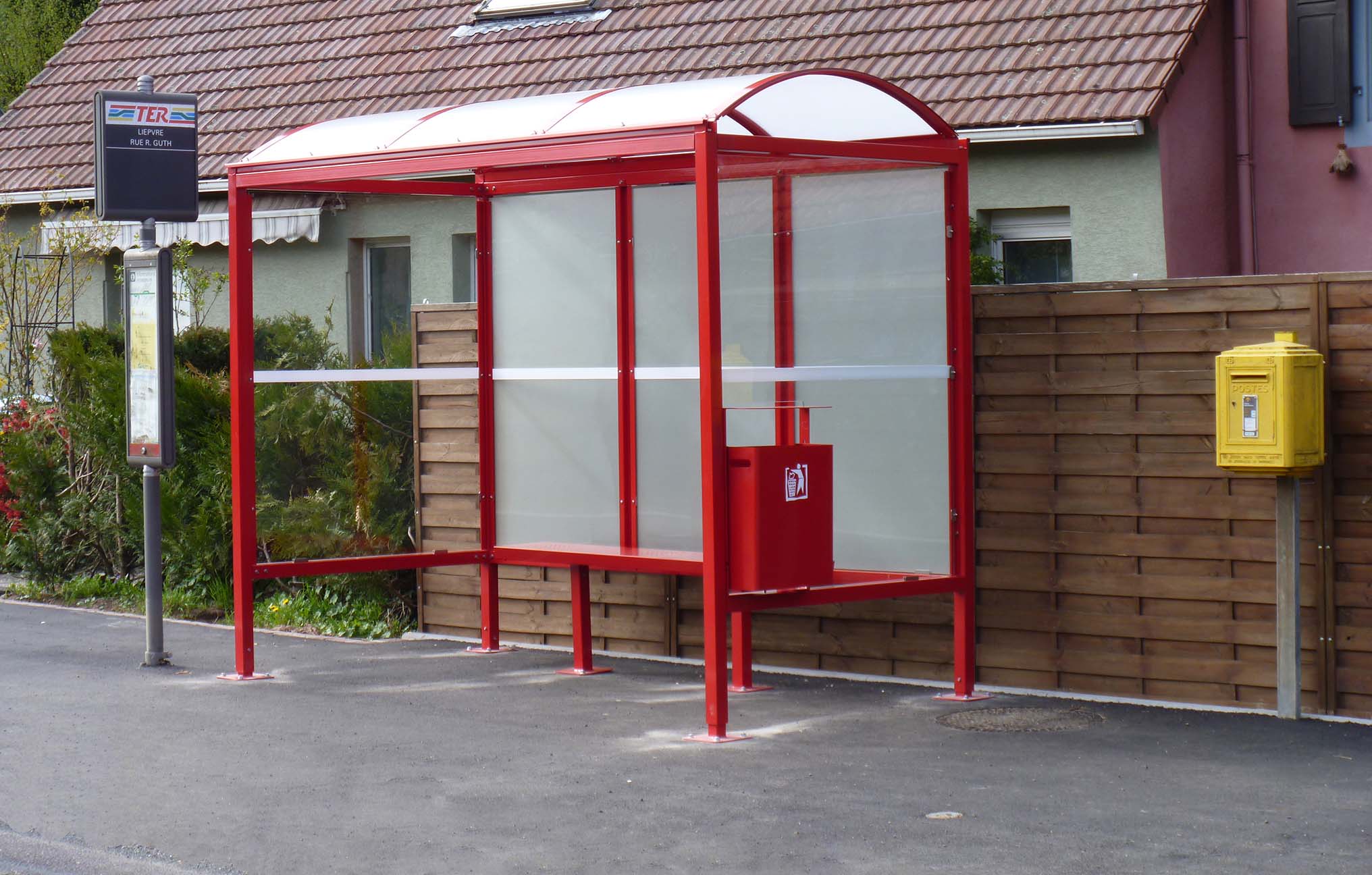 Bus shelter - With or without garbage can - Atlantique model